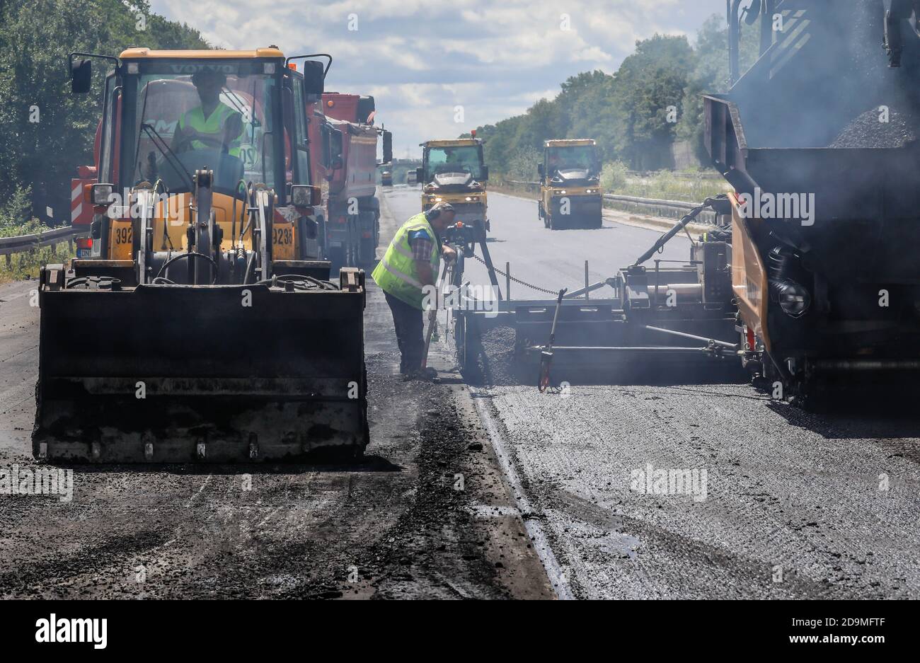 Road with asphalt hi-res stock photography and images - Alamy