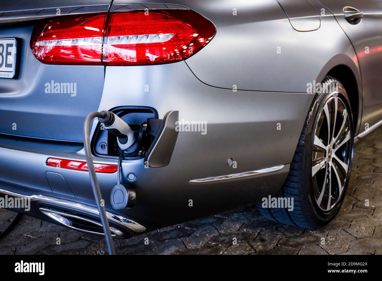 Electric car charging cable hi-res stock photography and images - Alamy