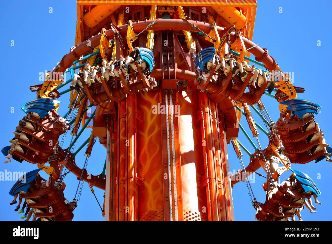 Drop tower hi-res stock photography and images - Alamy