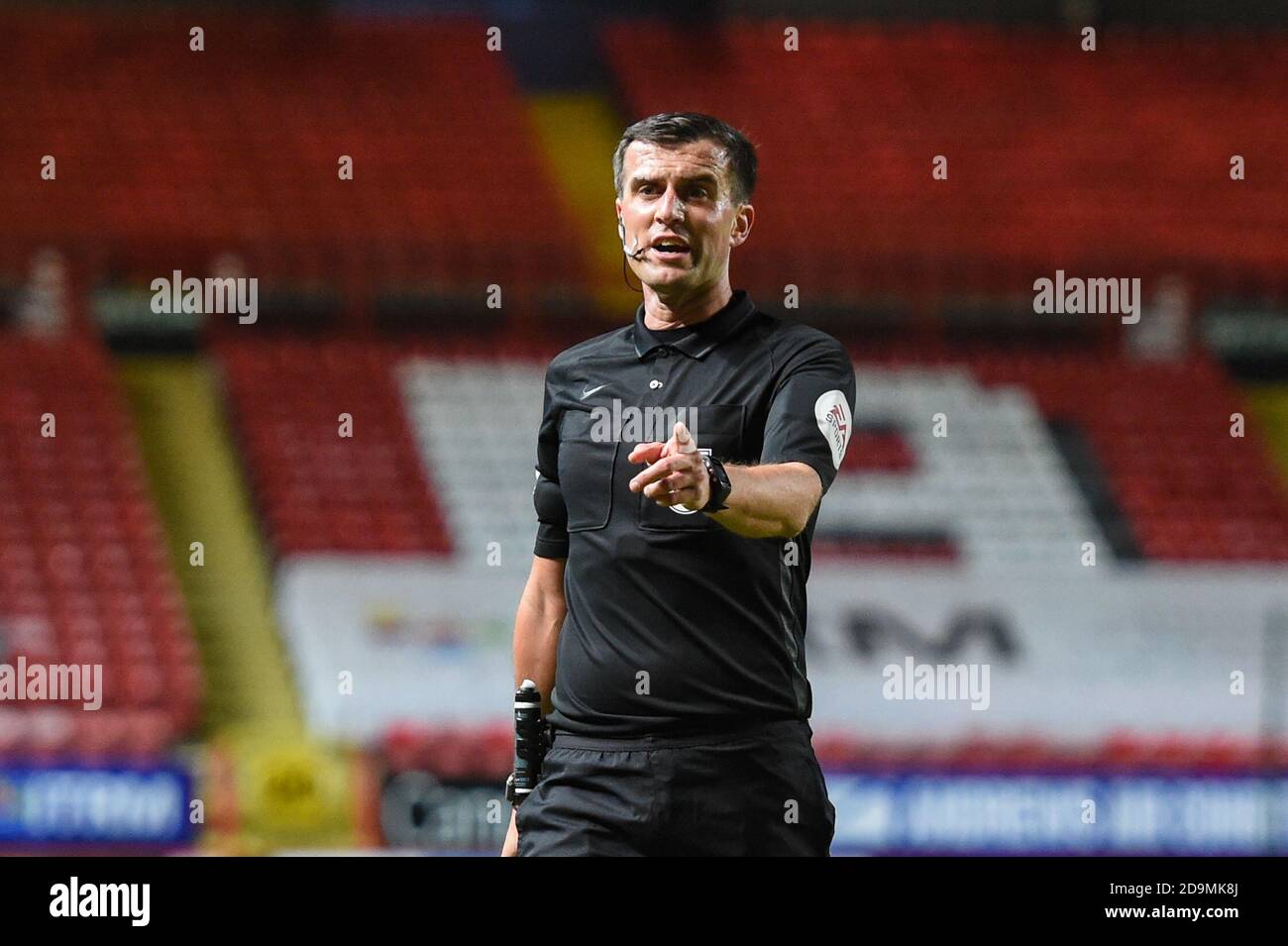 Craig hicks referee hi-res stock photography and images - Alamy