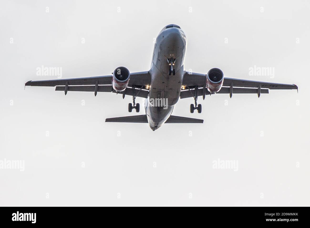An airplane in flight Stock Photo - Alamy