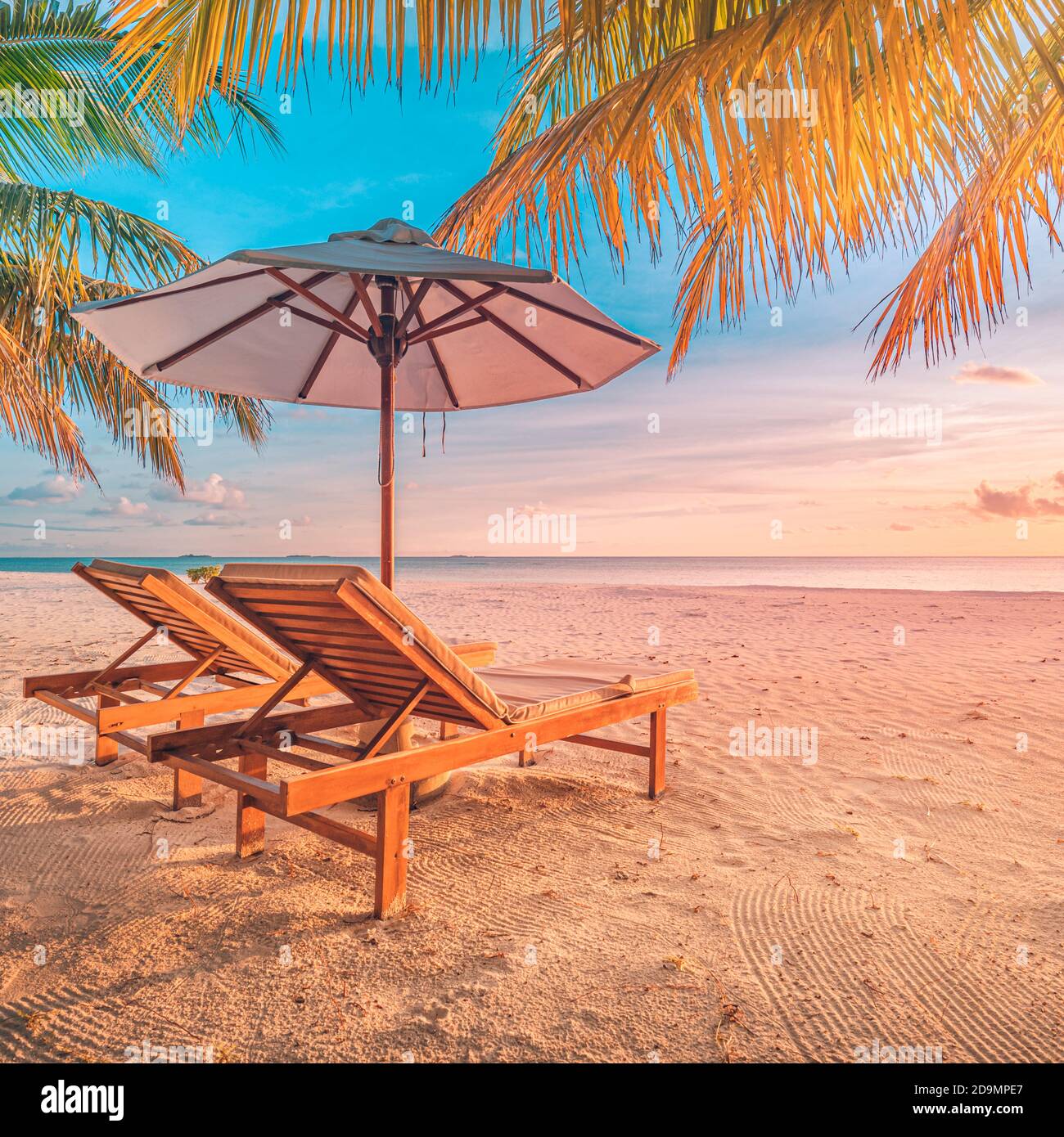 Amazing sunset tropical resort beach hi-res stock photography and ...