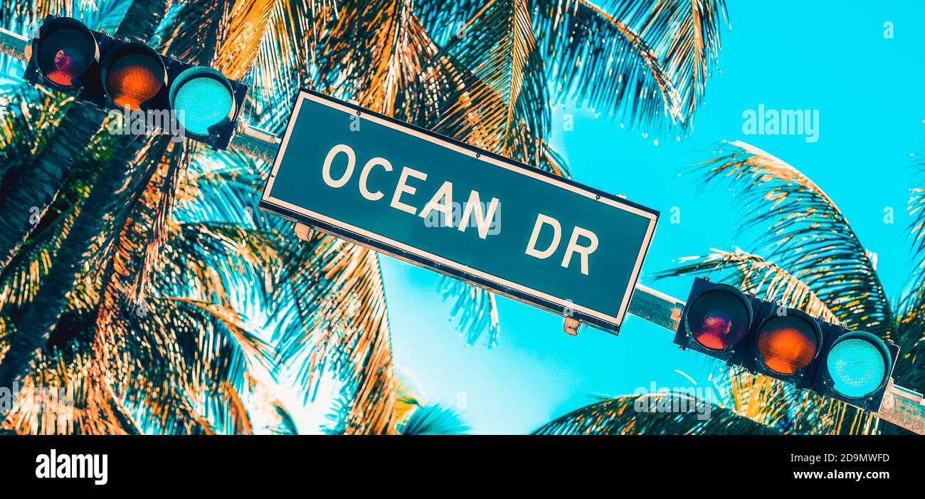 Ocean drive sign and traffic light Stock Photo - Alamy