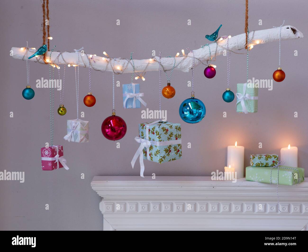 Chain of lights hi-res stock photography and images - Alamy
