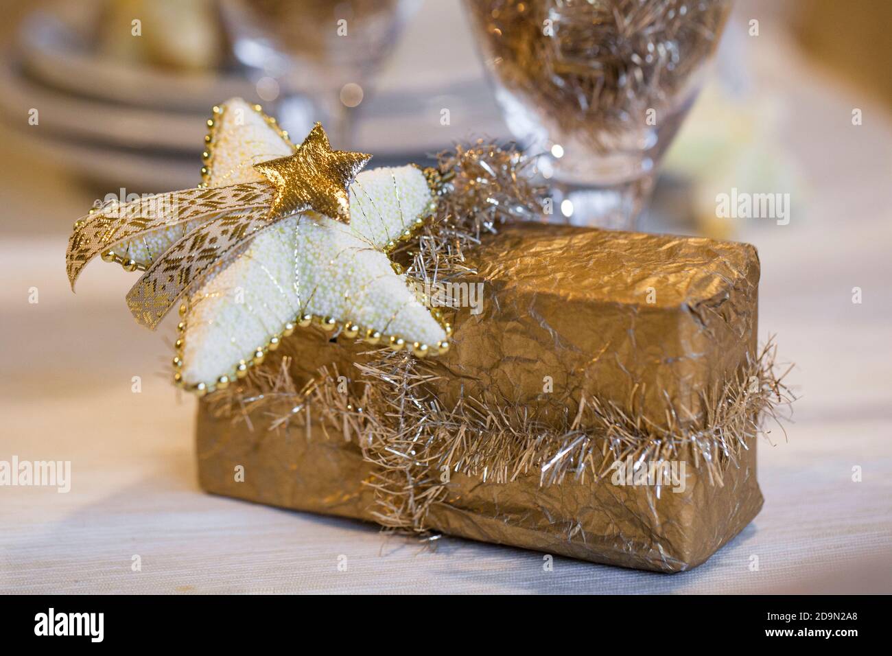 Making a golden star Christmas table decoration AVAILABLE UK USE ONLY ...