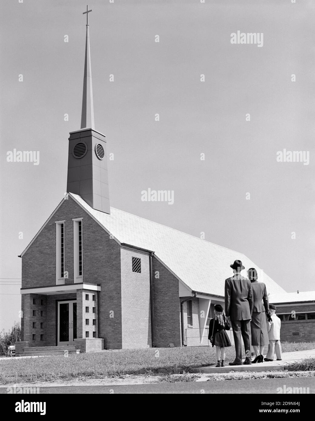 1950s FAMILY OF FOUR STANDING LOOKING UP AT CHURCH BUILDING - c6883 ...