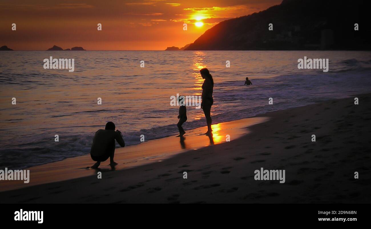Rio de janerio sunset hi-res stock photography and images - Alamy