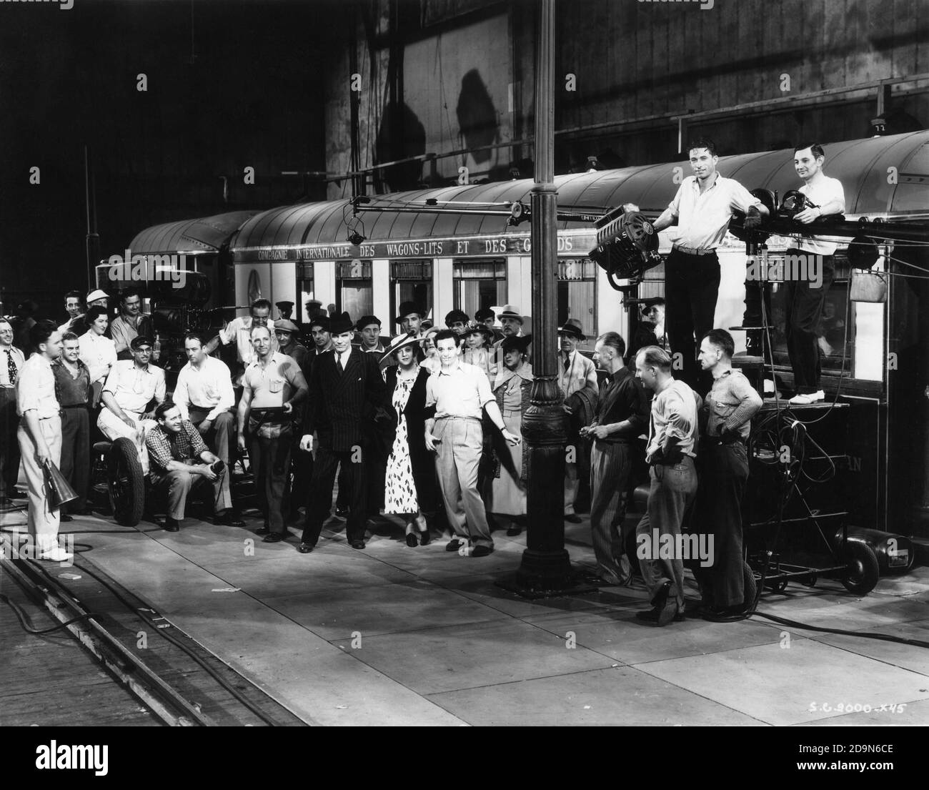 Cinematographer RUDOLPH MATE (seated) WALTER HUSTON RUTH CHATTERTON ...