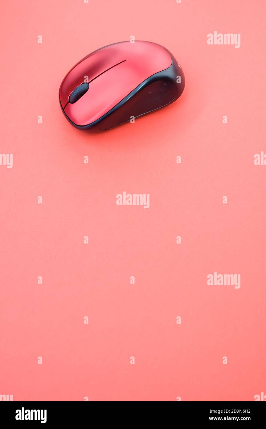 Vertical shot wireless mouse hi-res stock photography and images - Alamy