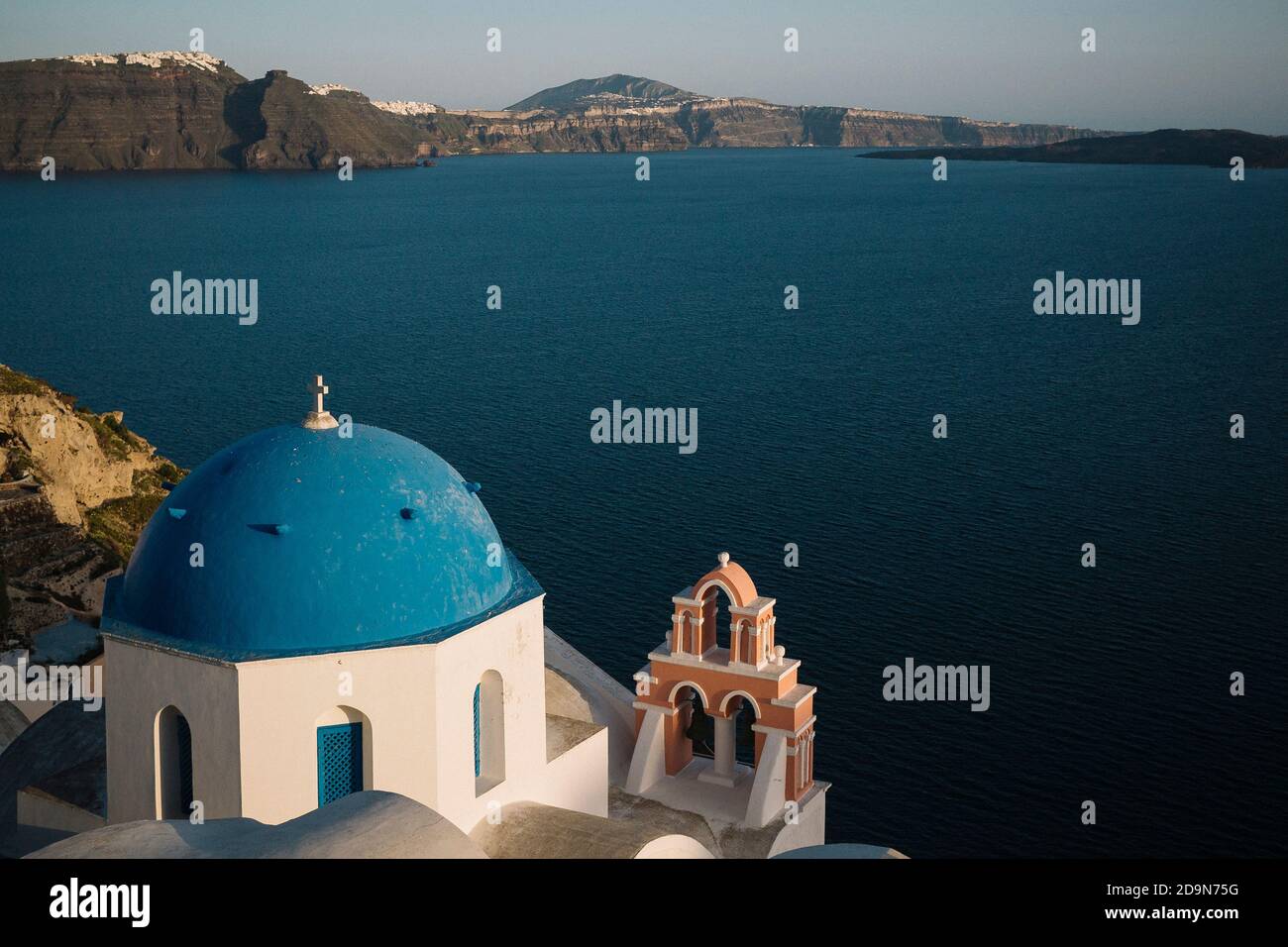 A calm evening on the island of Santorini, Greece Stock Photo - Alamy