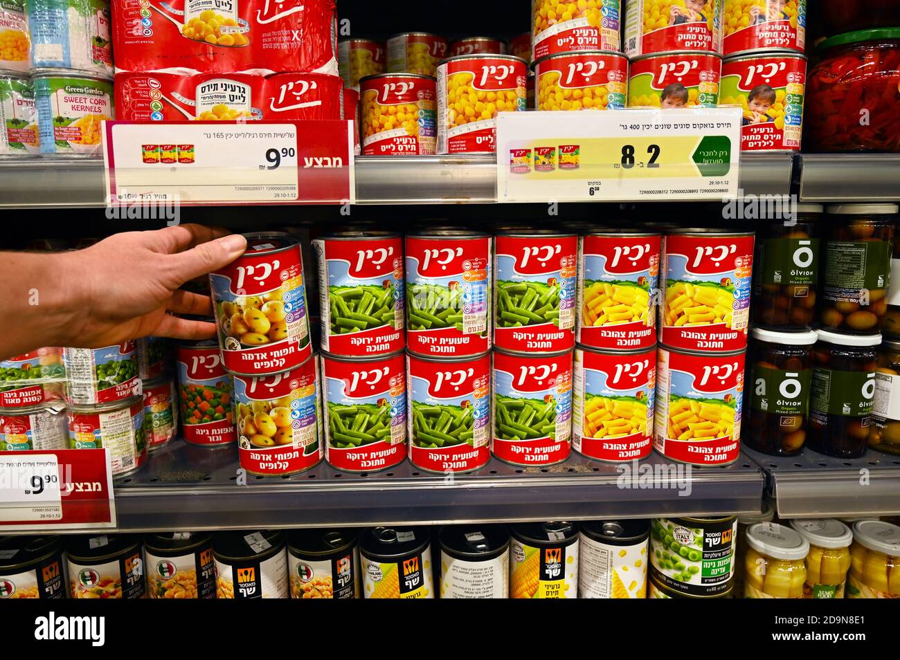 Canned food in a store Stock Photo - Alamy