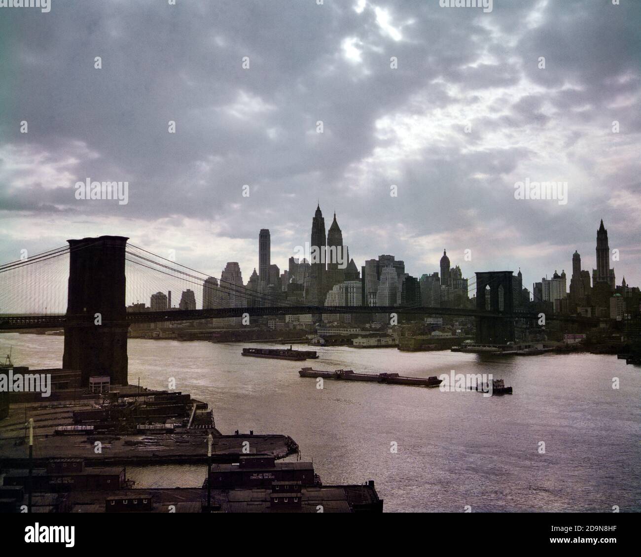 1950s new york city skyline hi-res stock photography and images - Alamy