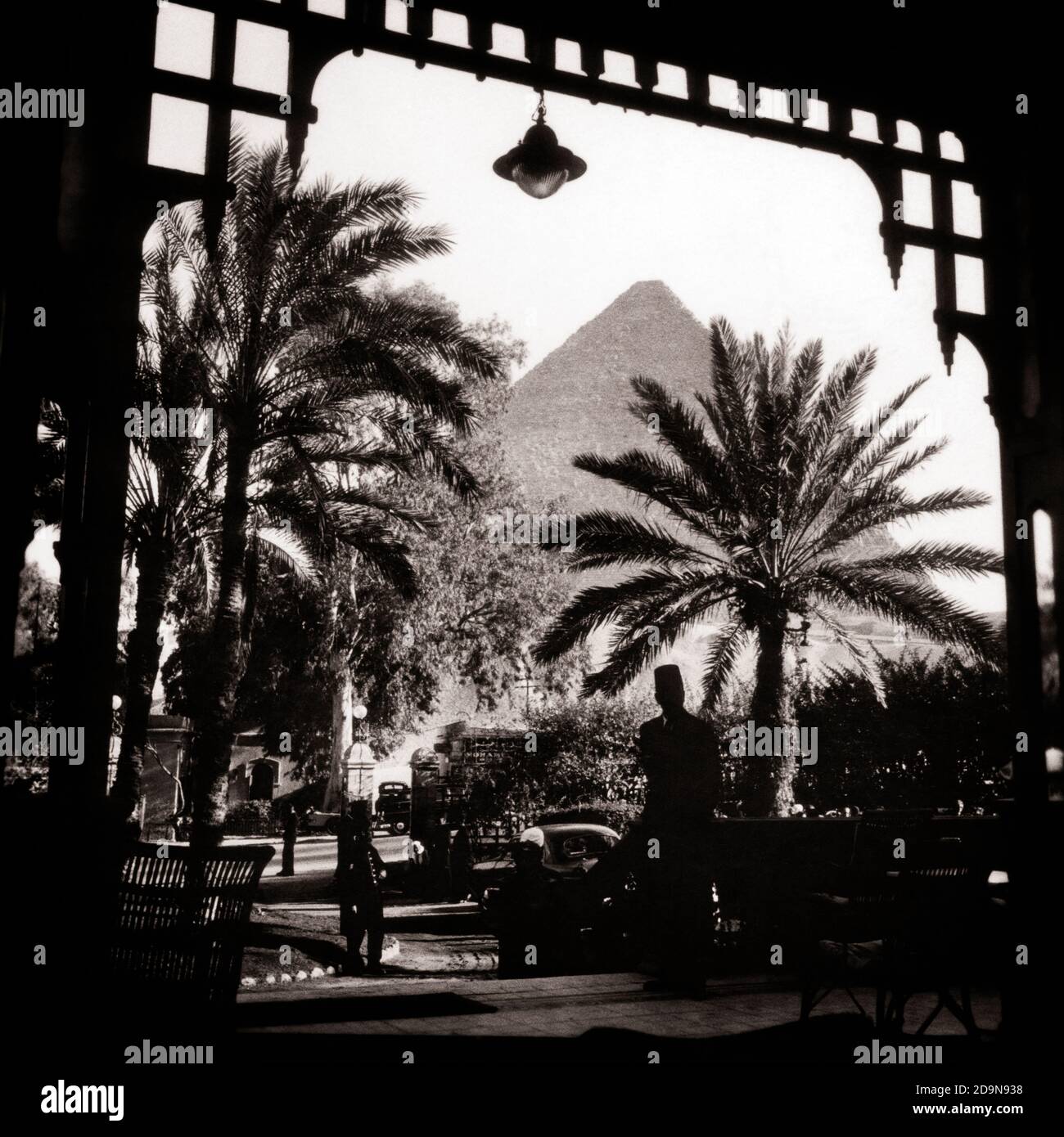 Egyptian pyramids 1950s hi-res stock photography and images - Alamy