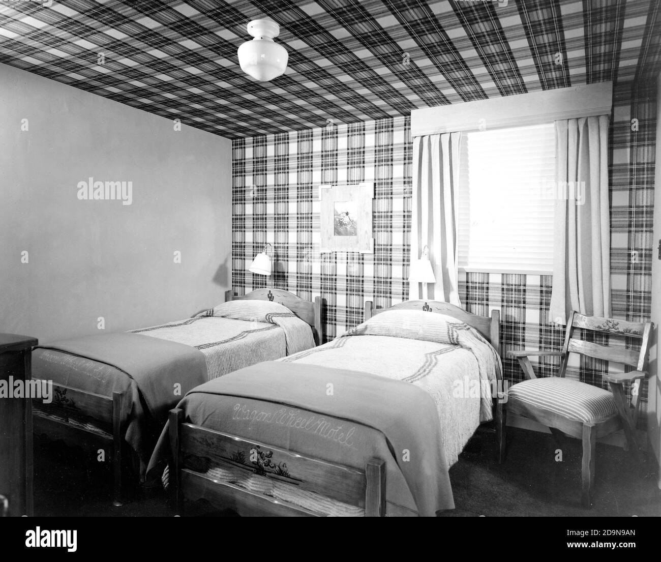 Wagon Wheel, Oxnard Motel Room 1950s Stock Photo - Alamy