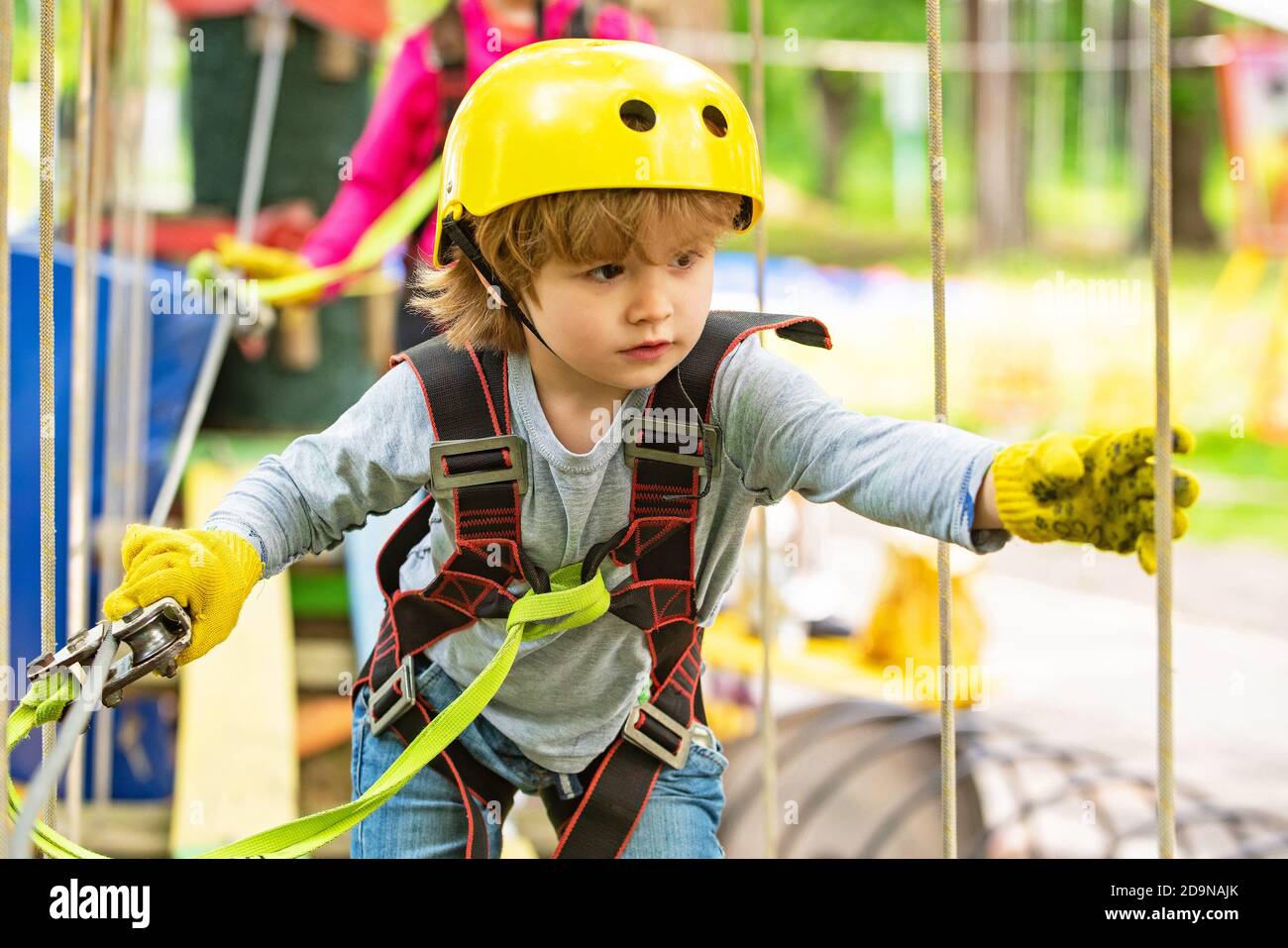 Children tree walking ropes hi-res stock photography and images - Alamy