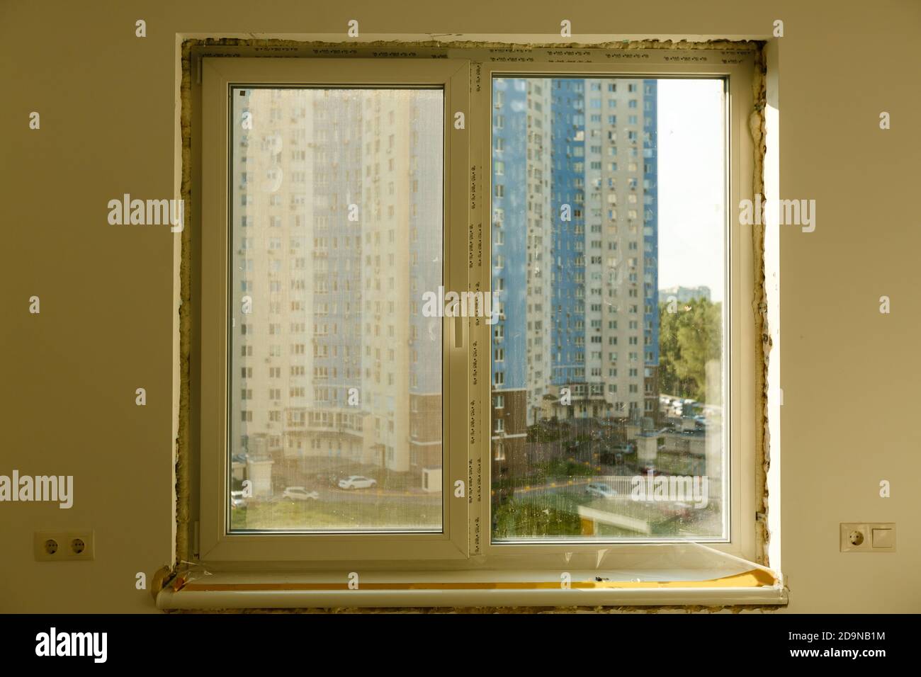 Process installation slopes of window. Using a moanting foam Stock ...