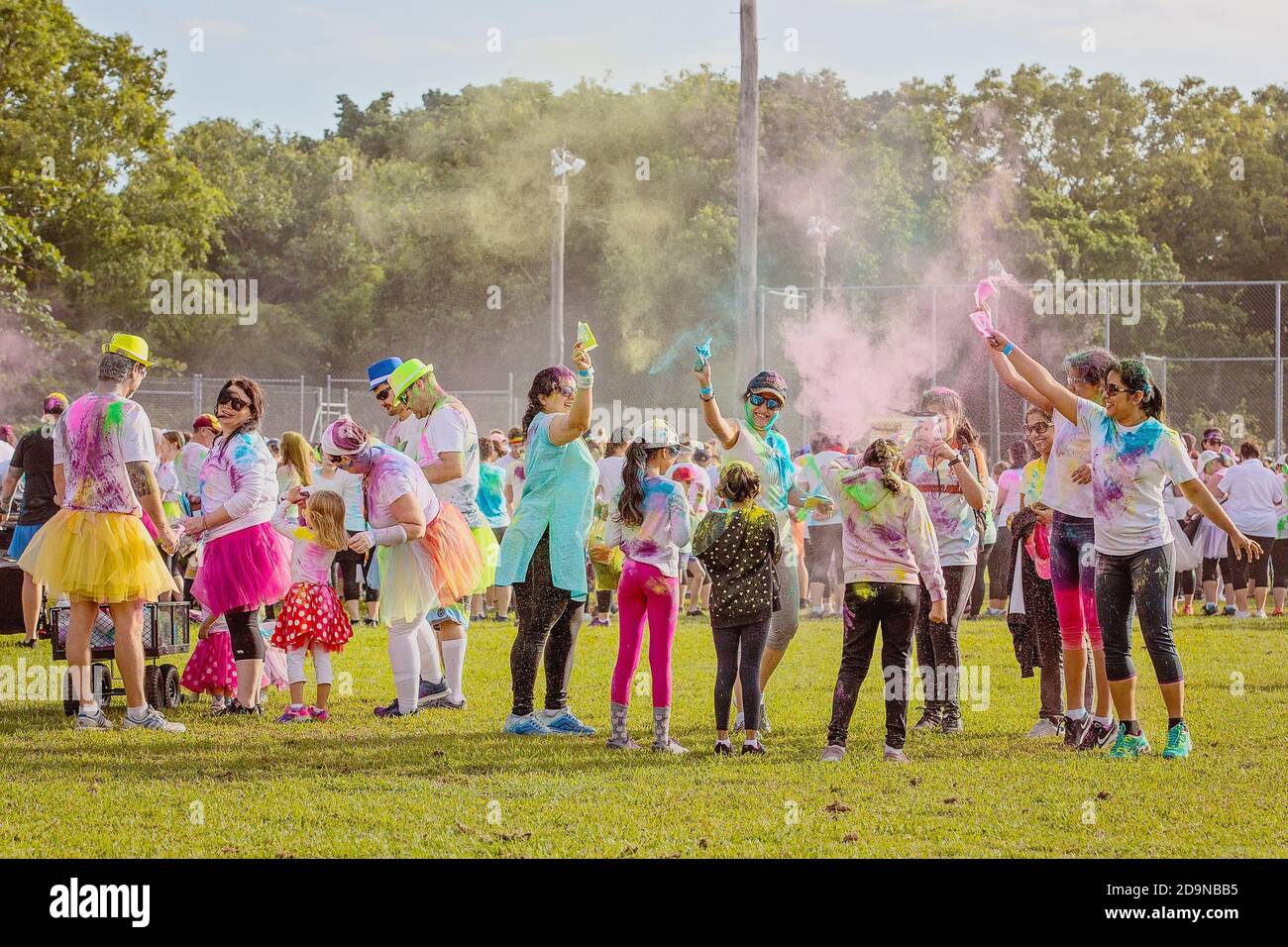 Throwing colored powder at each other hi-res stock photography and ...