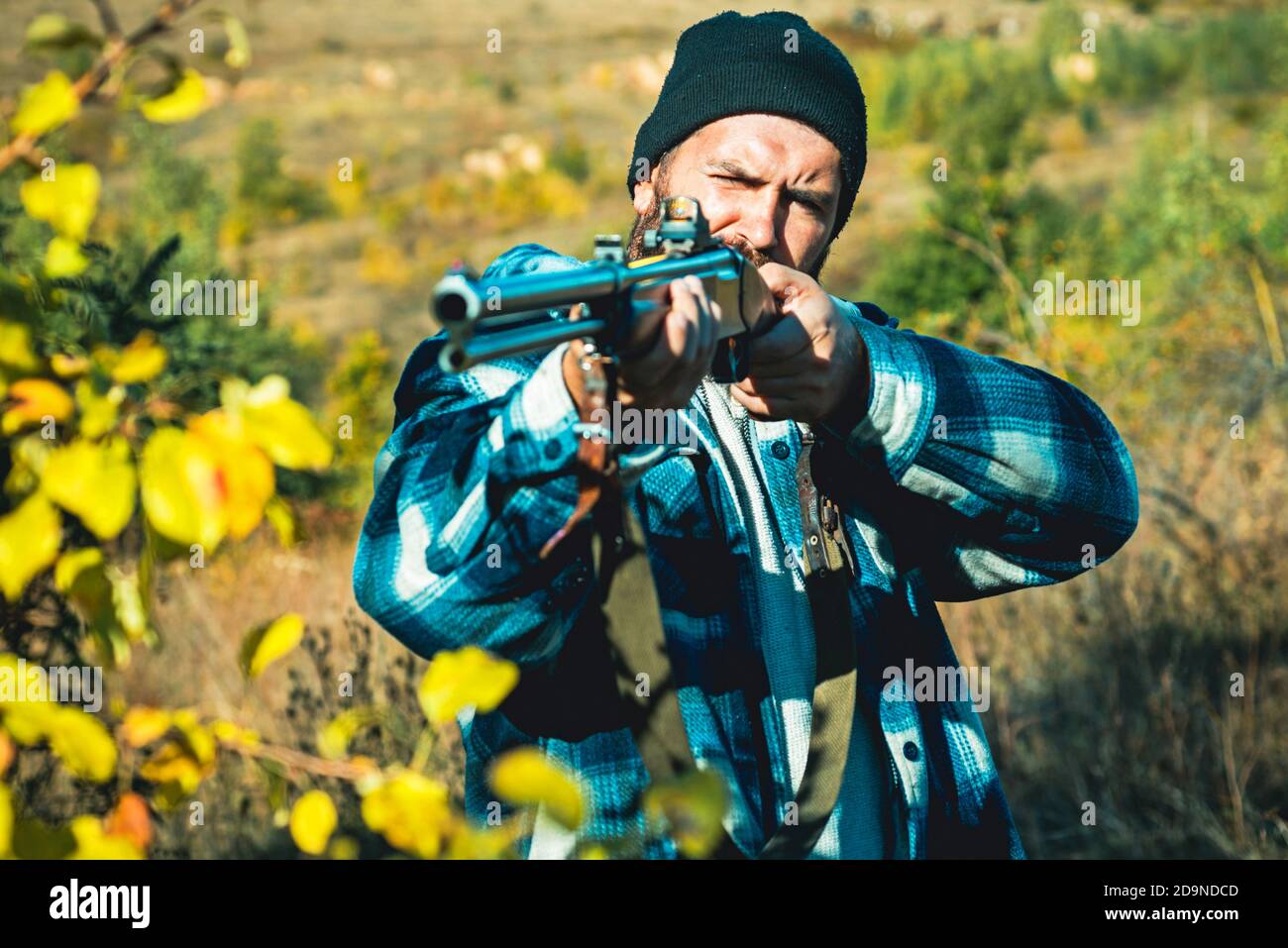 Hunter with shotgun gun on hunt. Wildlife Hunting Stock Photo - Alamy