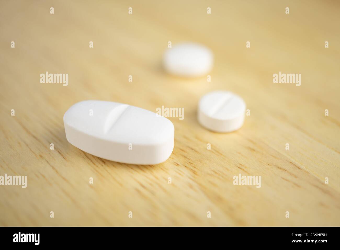 Pharmacist tablets hi-res stock photography and images - Alamy