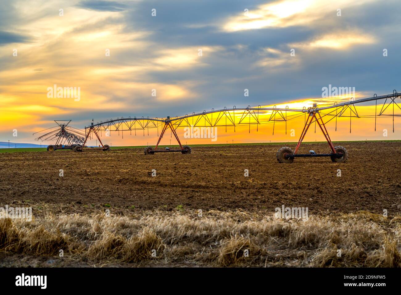 Center pivot irrigation system spraying hi-res stock photography and ...