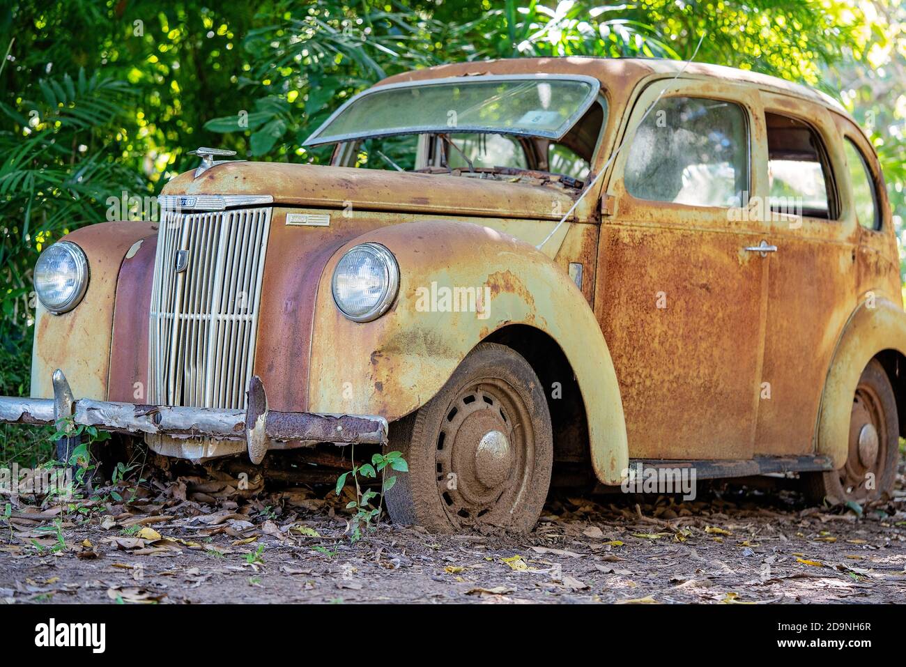 Dumped and left to rot hi-res stock photography and images - Alamy