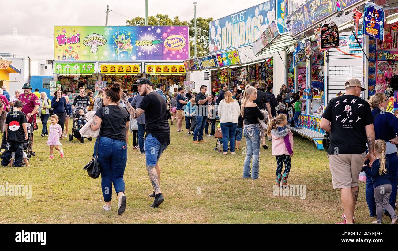 Fairgrounds crowd hi-res stock photography and images - Alamy