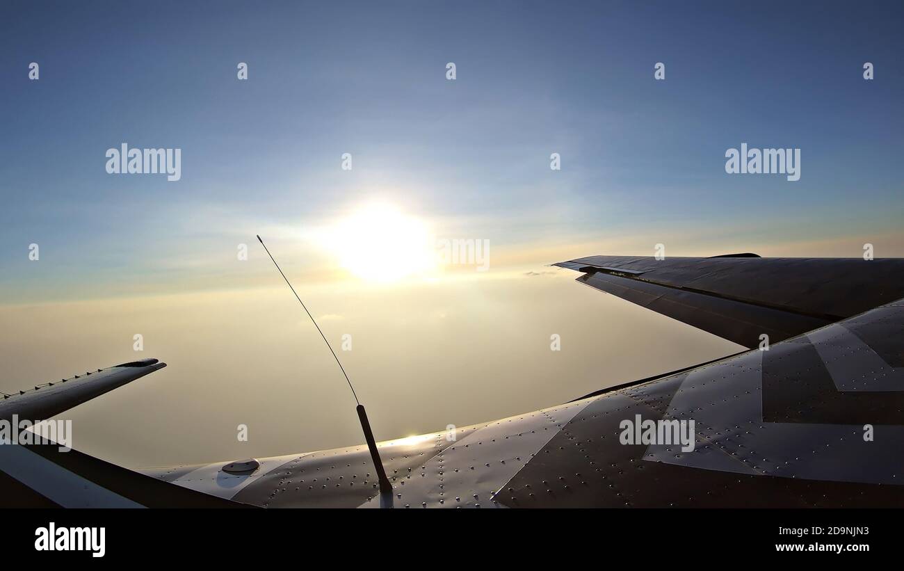 Black plane going up hi-res stock photography and images - Alamy