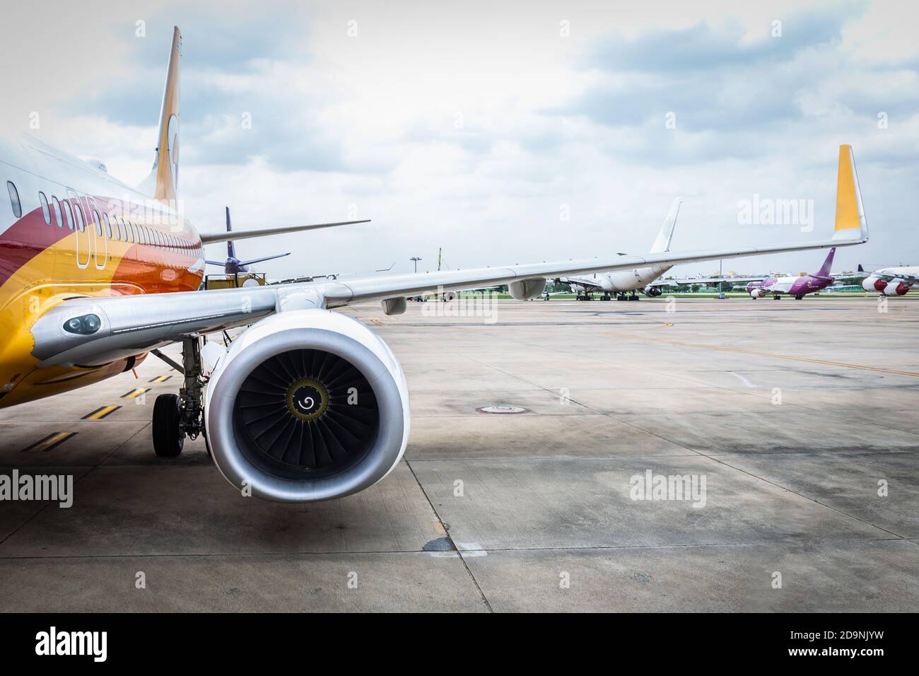 jet engine of an modern airliner on airport Stock Photo - Alamy