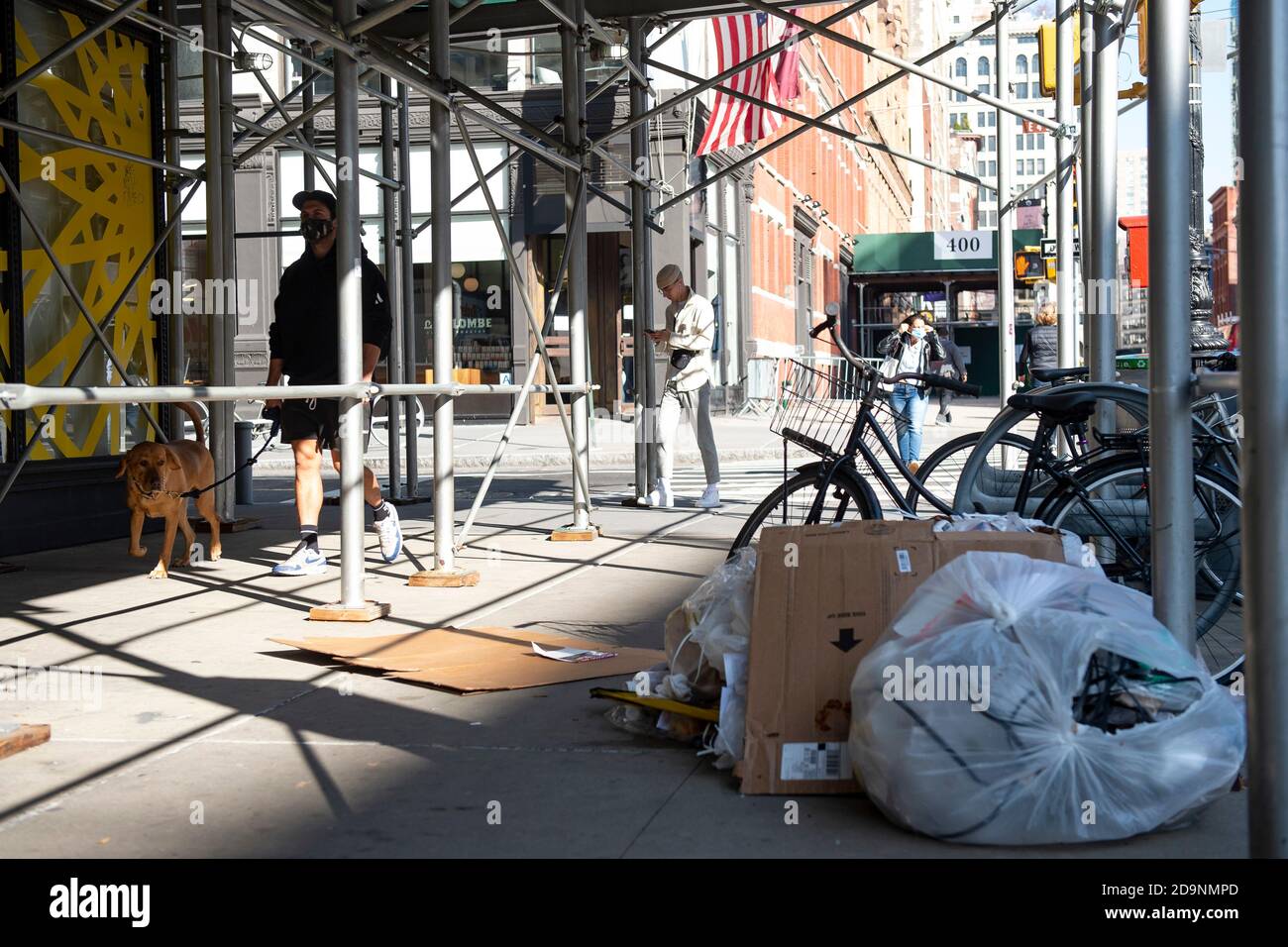 Nyc garbage man hi-res stock photography and images - Alamy