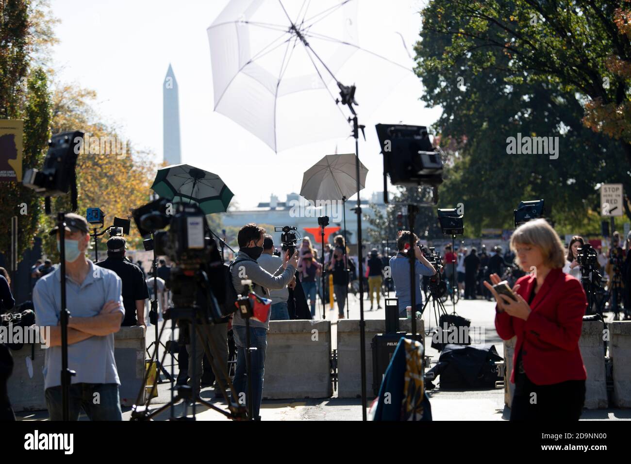 Work continues on house hi-res stock photography and images - Alamy