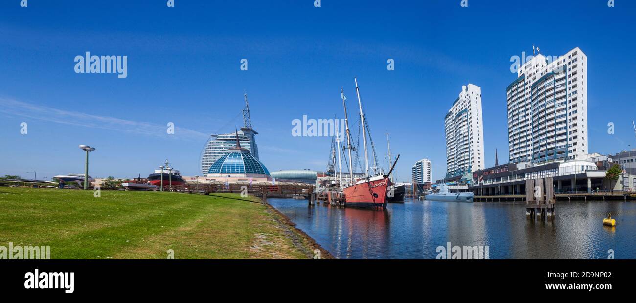 Columbus Center shopping center and German Maritime Museum with museum ...