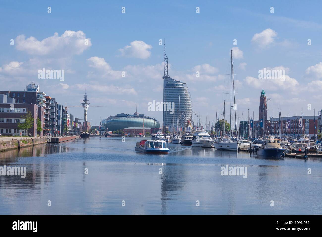 New harbor with marina , Klimahaus and Atlantic Sail City Hotel ...