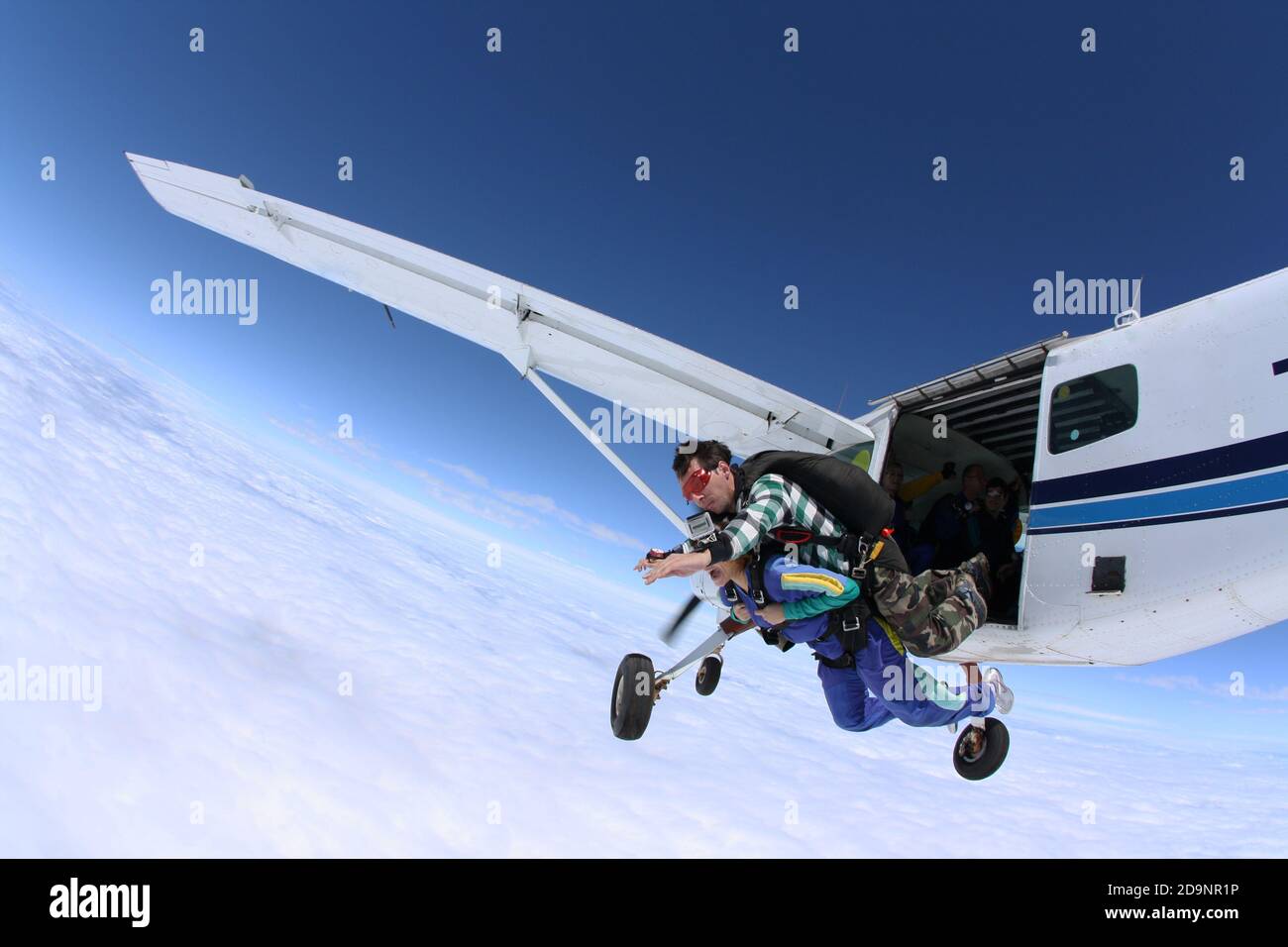 Skydive tandem jump extreme sports Stock Photo - Alamy