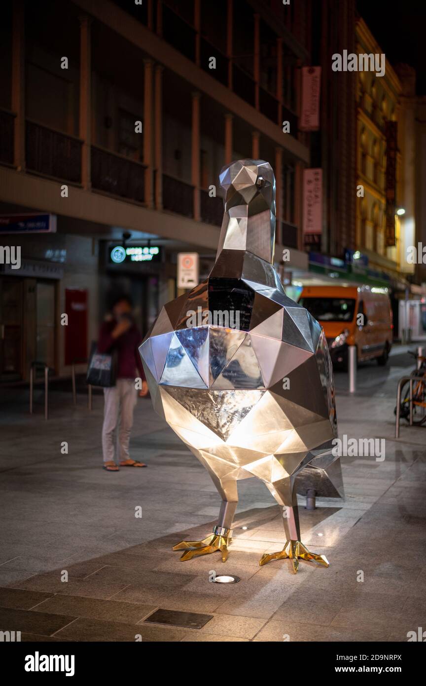 Controversial new "Big Pigeon" Sculpture - Rundle Mall, Adelaide ...