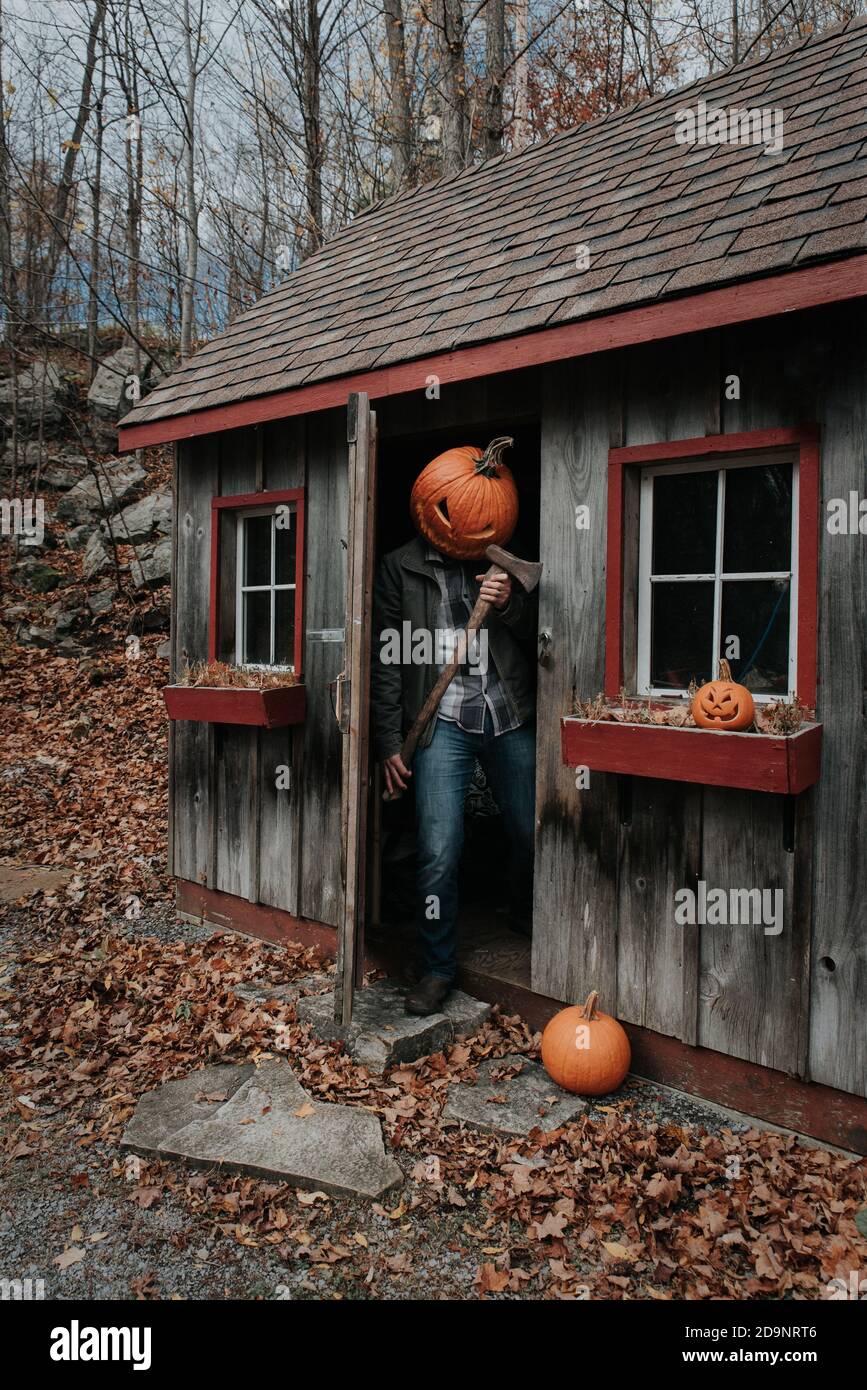 Scary shed hi-res stock photography and images - Alamy