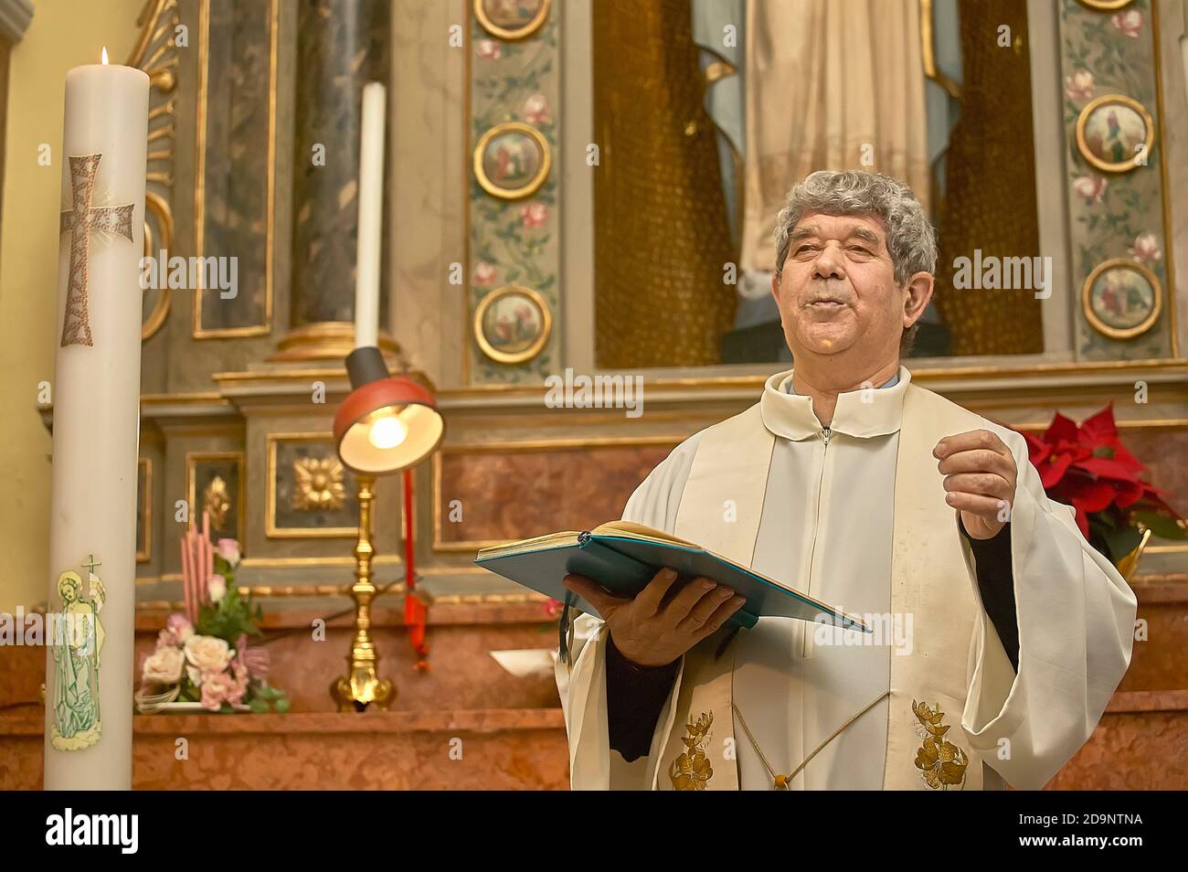 Catholic priest ceremony italy hi-res stock photography and images - Alamy