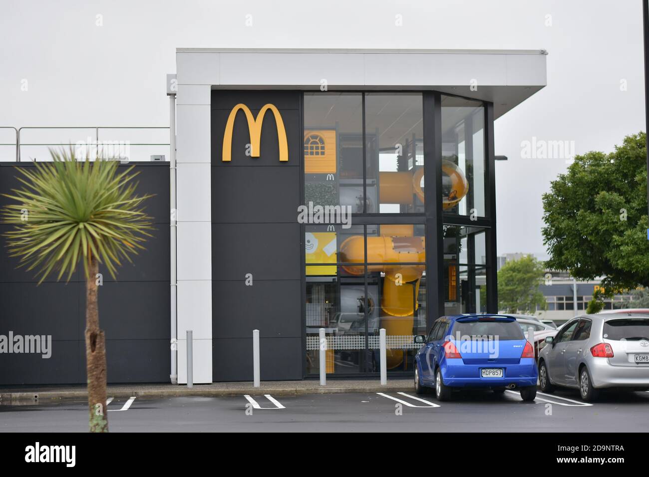 Mcdonalds building design hi-res stock photography and images - Alamy