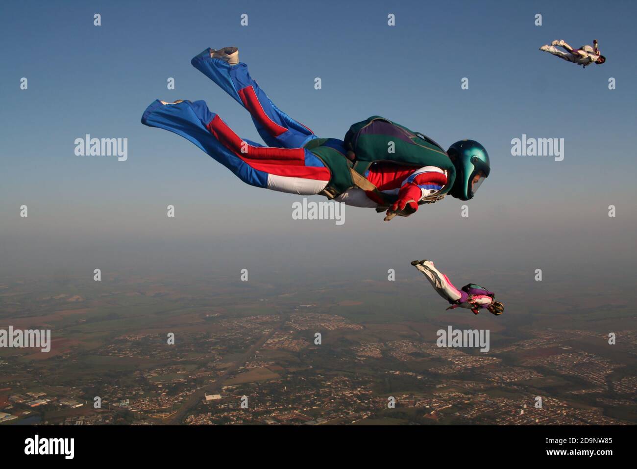 Man jumping from airplane hi-res stock photography and images - Alamy