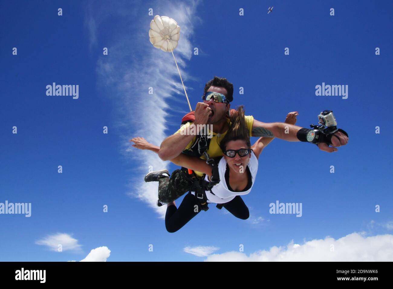 Skydive tandem jump extreme sports Stock Photo - Alamy
