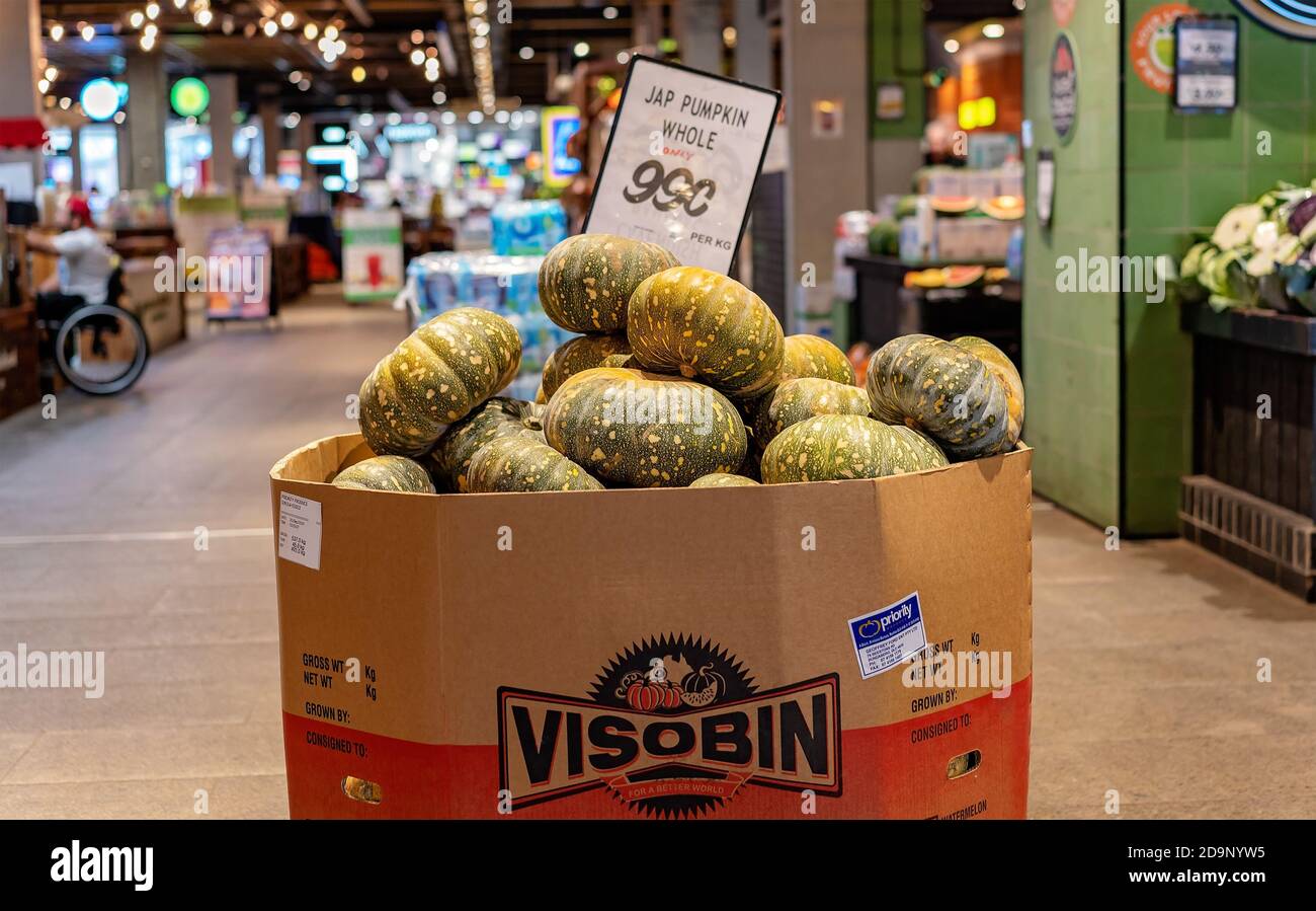 Pumpkins in a supermarket hi-res stock photography and images - Alamy