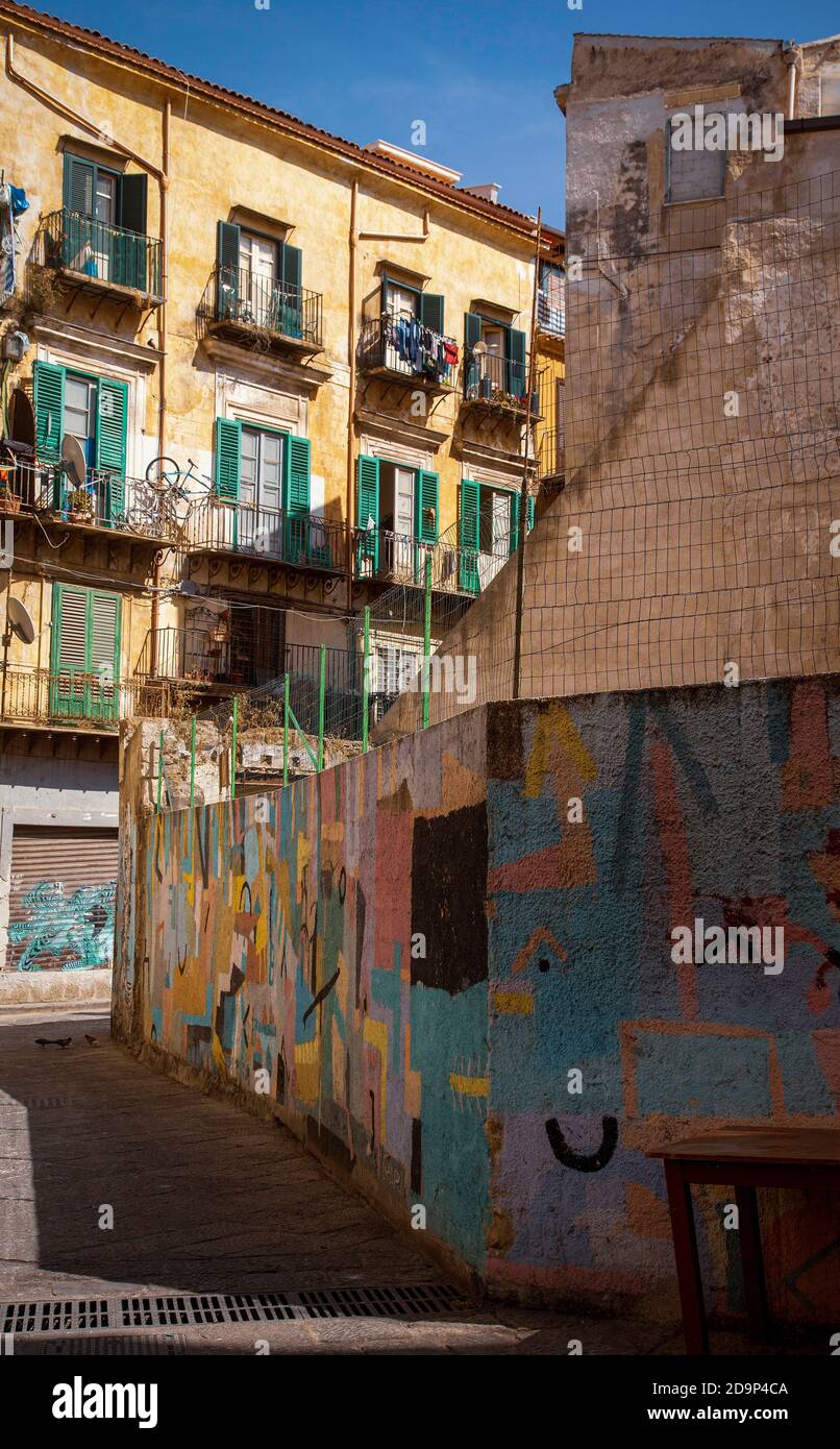 Graffiti, street art, residential building, Palermo, Sicily, Italy ...