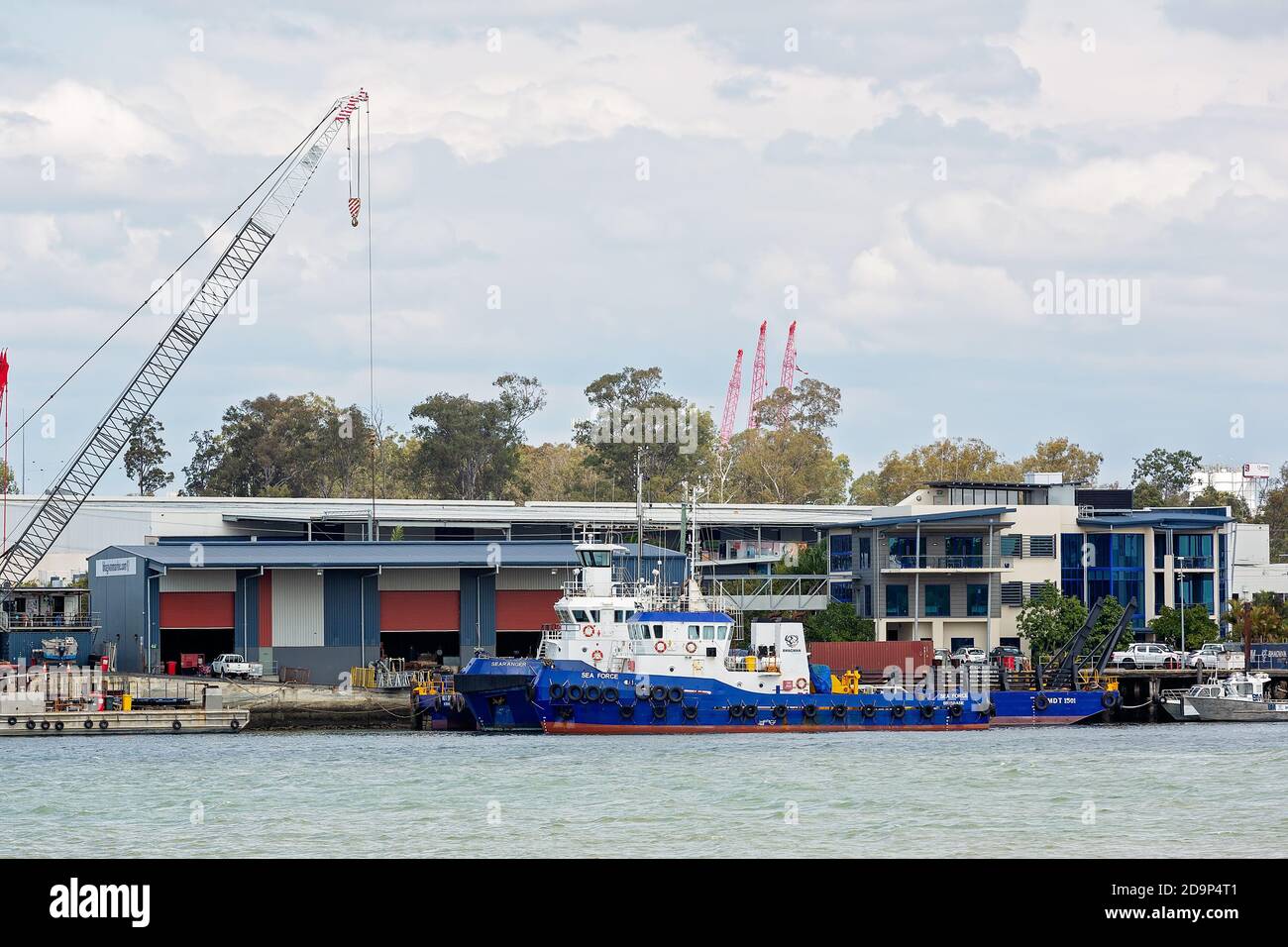 Brisbane, Queensland, Australia - 26th September 2019: A large tug boat ...