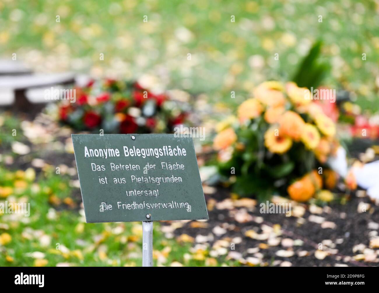 Anonymous burial place hi-res stock photography and images - Alamy