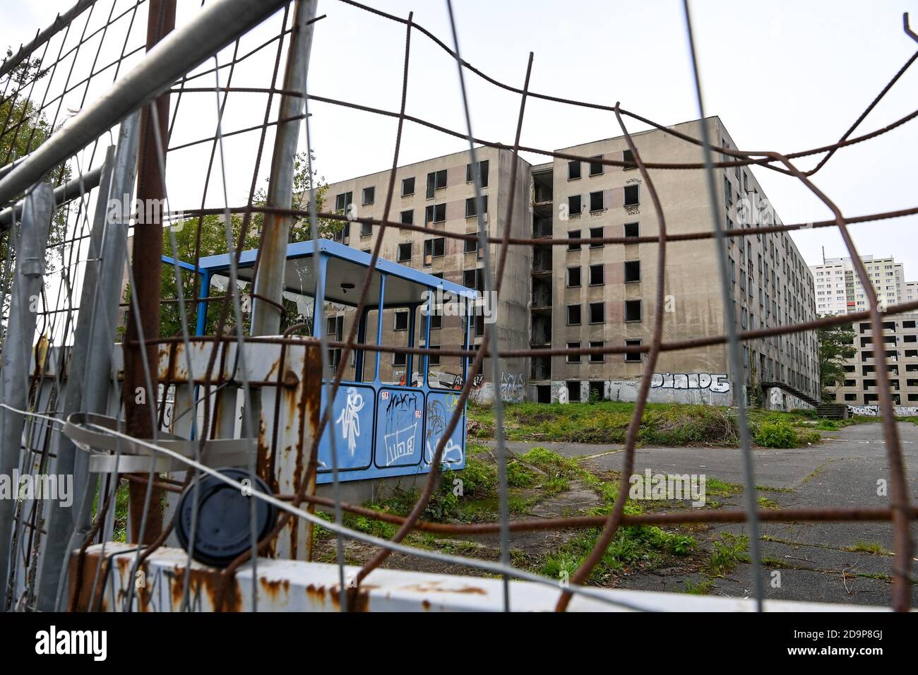 Berlin buildings 1990s hi-res stock photography and images - Alamy