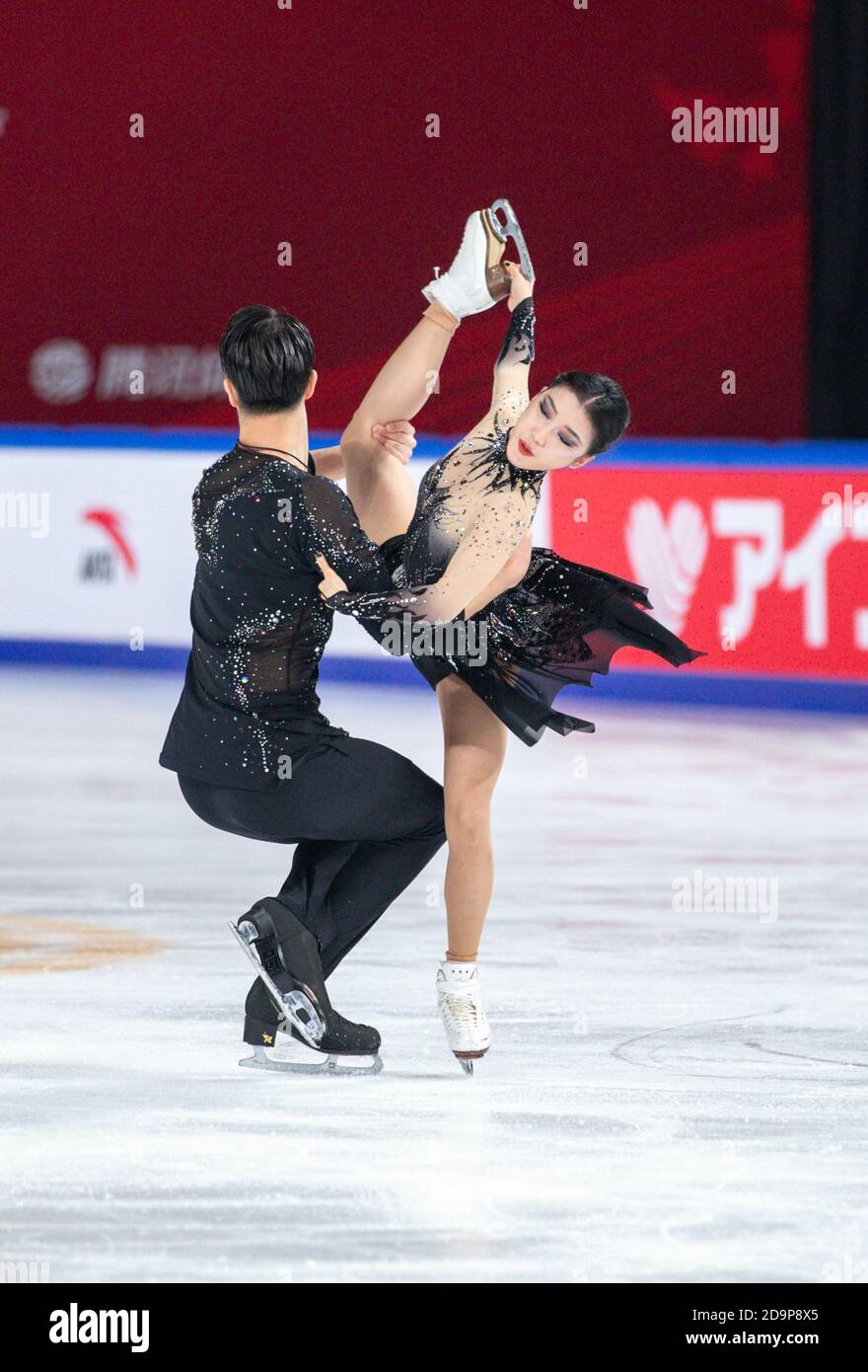 Chongqing. 7th Nov, 2020. Wang Shiyue/Liu Xinyu (L) of China perform ...