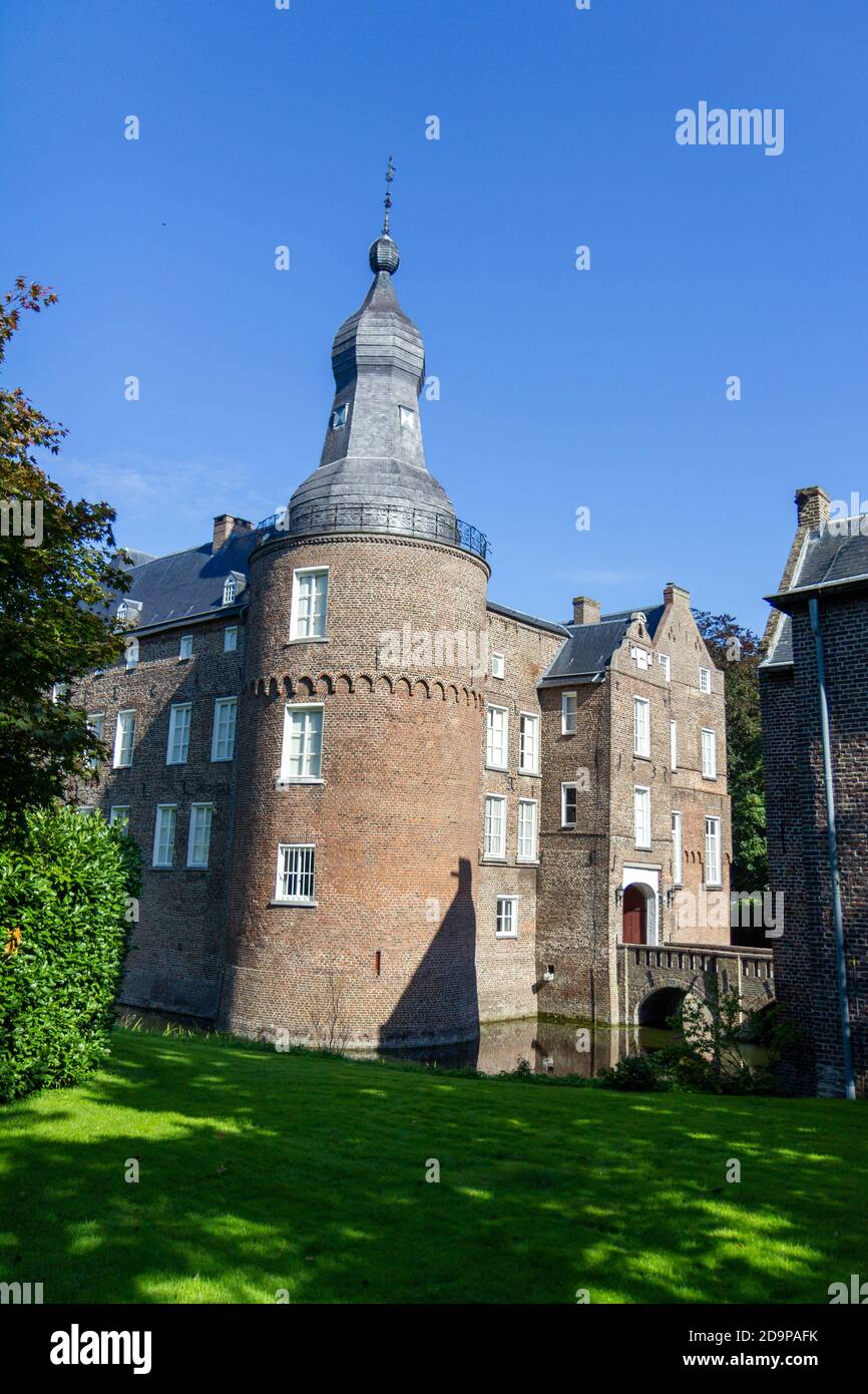 Well castle hi-res stock photography and images - Alamy