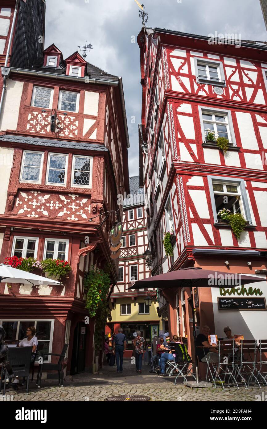 Two buildings next to each other hi-res stock photography and images ...