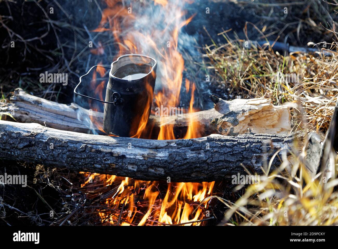 Boiling water on campfire hi-res stock photography and images - Alamy
