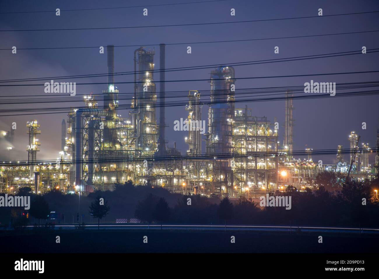 Total refinery chemical site hi-res stock photography and images - Alamy