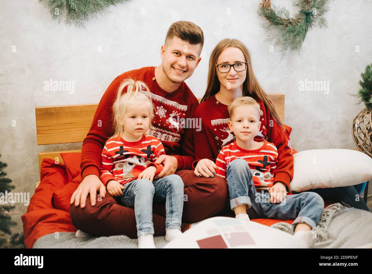 Cheerful family hi-res stock photography and images - Alamy